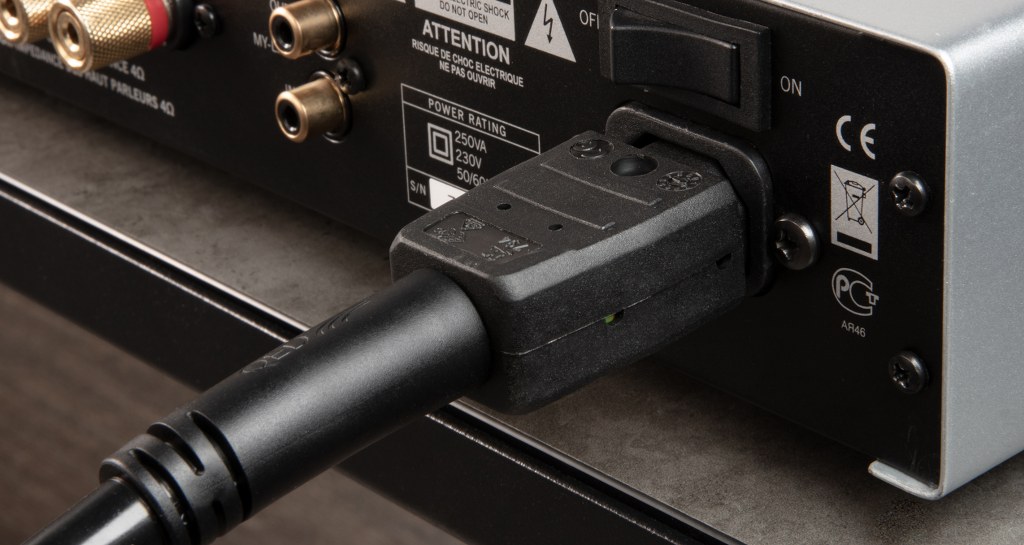 QED XT5 Power Cable - Analogue Seduction