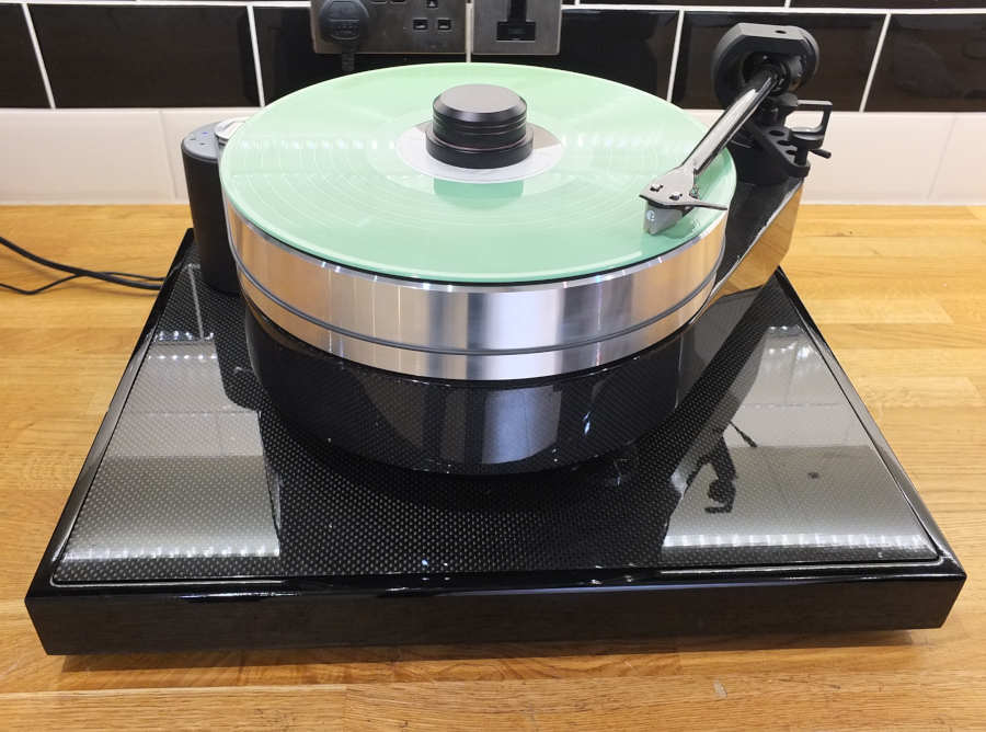 Pro-Ject RPM-10 Carbon Turntable - Ex demo - Analogue Seduction