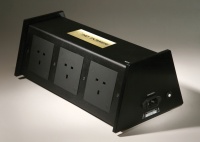 WireWorld Matrix 2 6-Way Power Distribution Block - Analogue Seduction